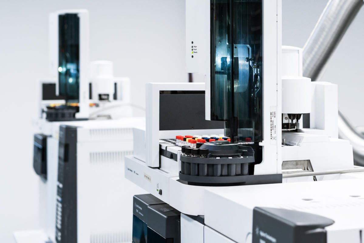 Cosmetic testing in accredited contract laboratories